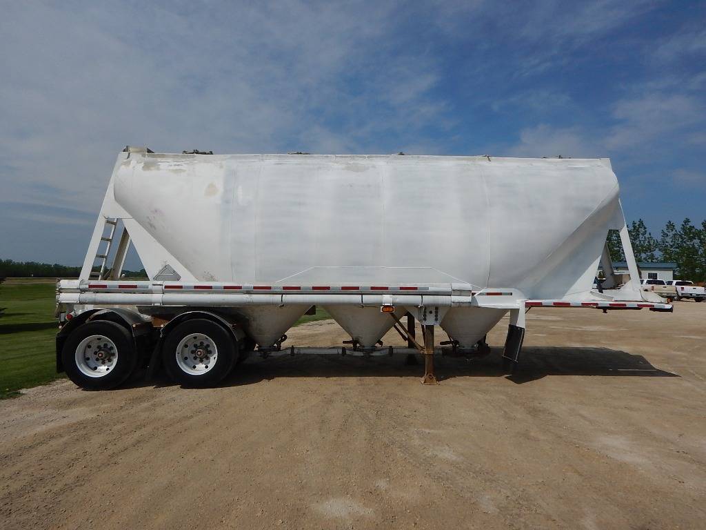 1986 Beall 32' Tandem Pneumatic Trailer (#392) - Little League ...