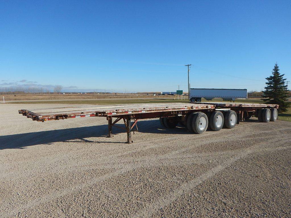 2001 Doepker Super-B Flat deck Trailer - Little League Equipment Sales