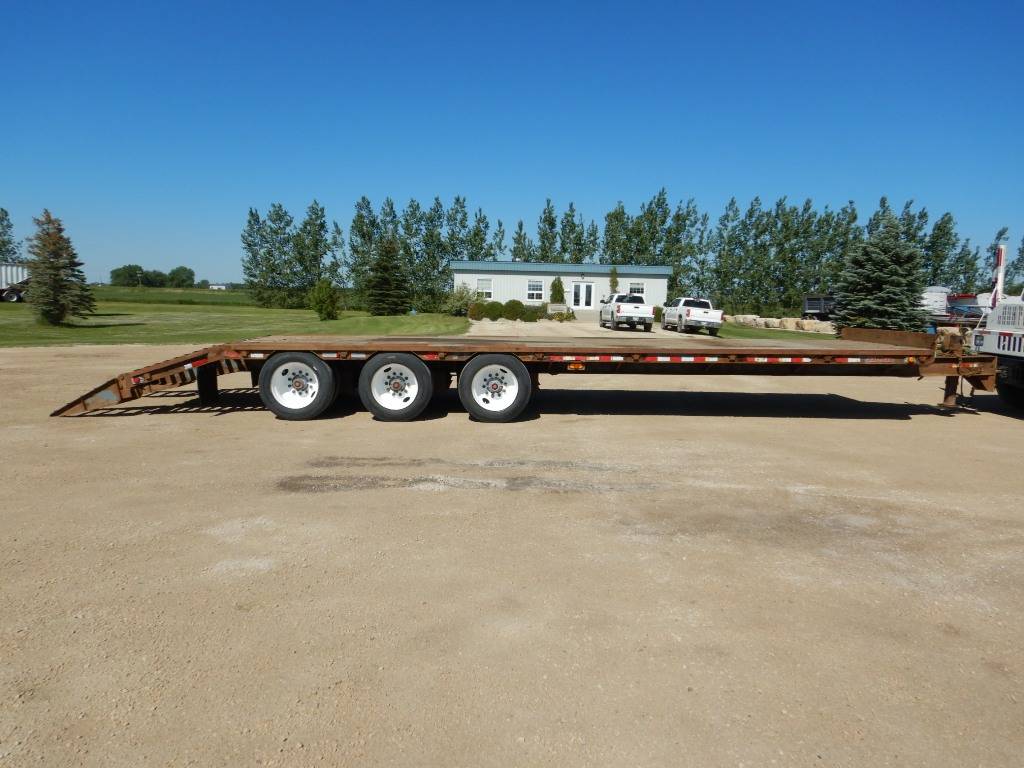 2001 Doepker 30ton Tridem Tag Trailer - Little League Equipment Sales