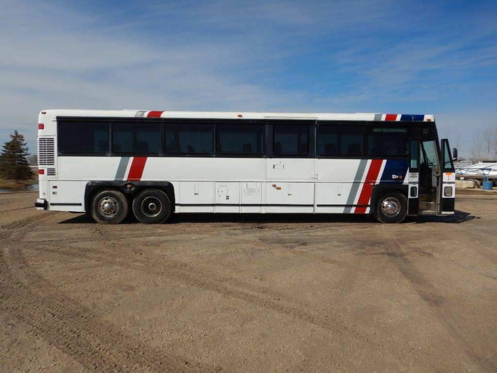 1999 MCI 102-D3 45 Passenger Bus - Little League Equipment Sales